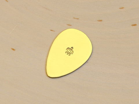 Teardrop Brass Jazz Guitar Pick with Sea Turtle – Nici's Picks
