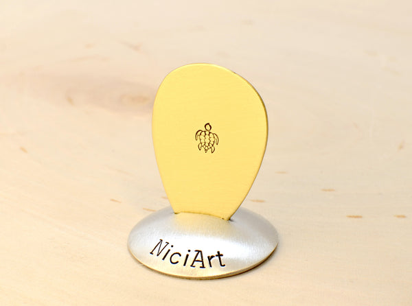 Teardrop Brass Jazz Guitar Pick with Sea Turtle – Nici's Picks